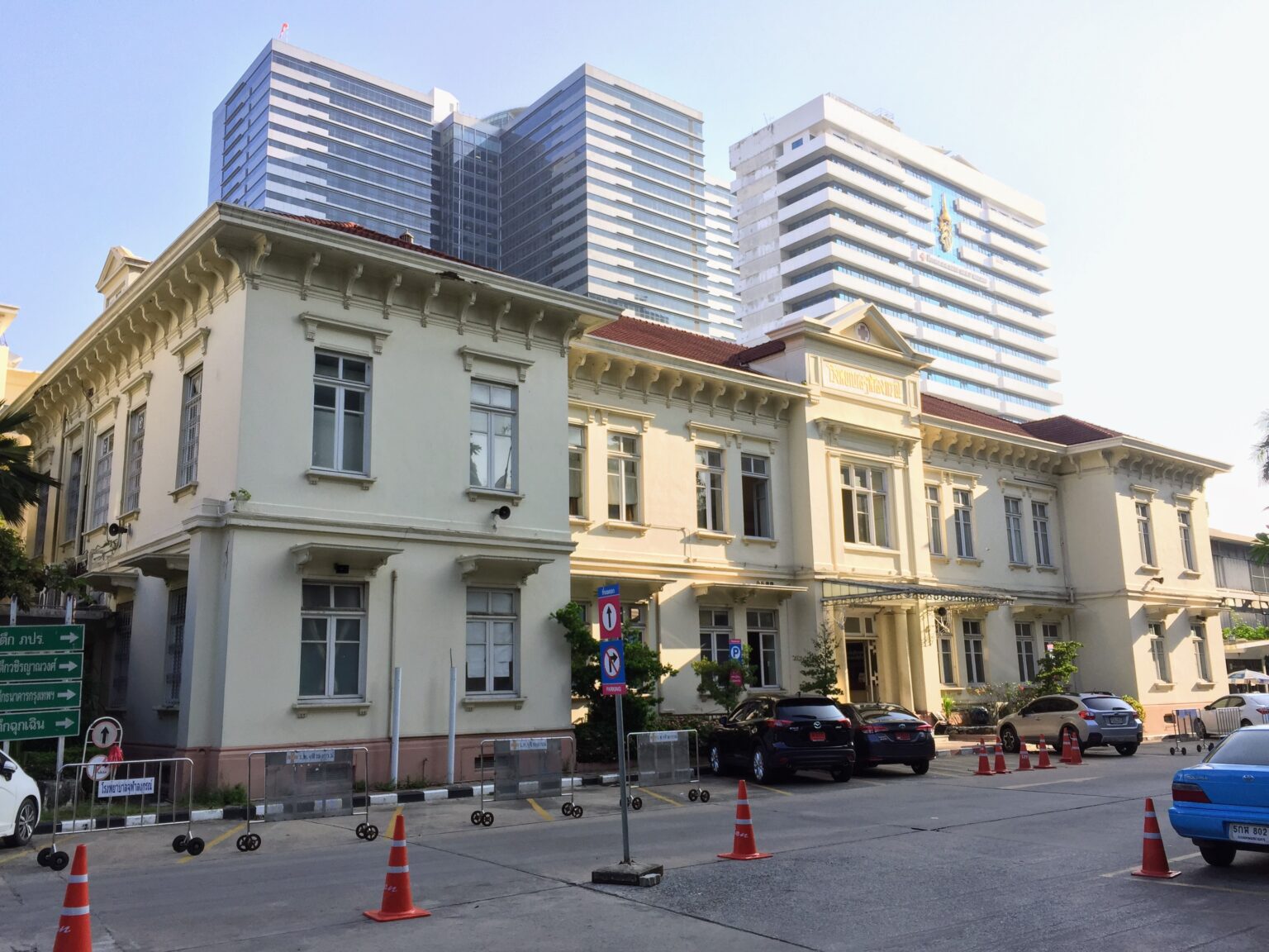 Thai Police Rush 300kg Patient to Chulalongkorn Hospital in ...